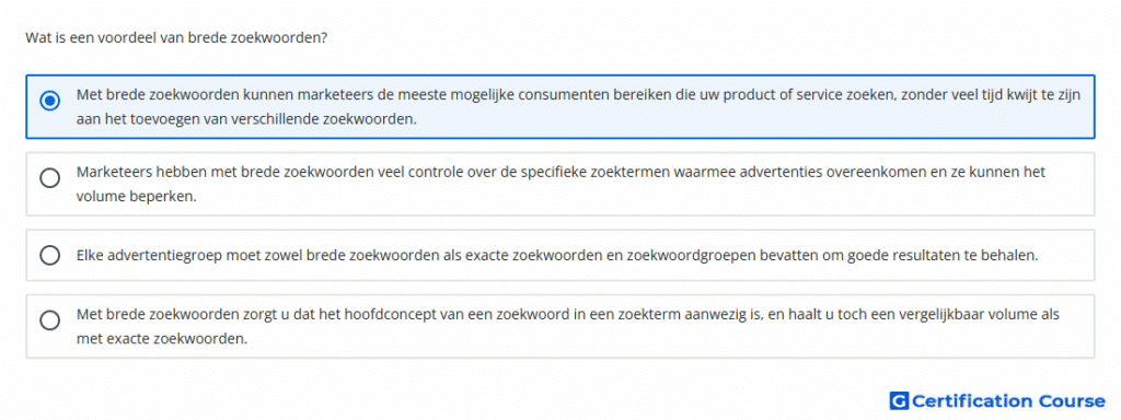 Wat is een voordeel van brede zoekwoorden?