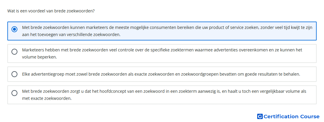 Wat is een voordeel van brede zoekwoorden?
